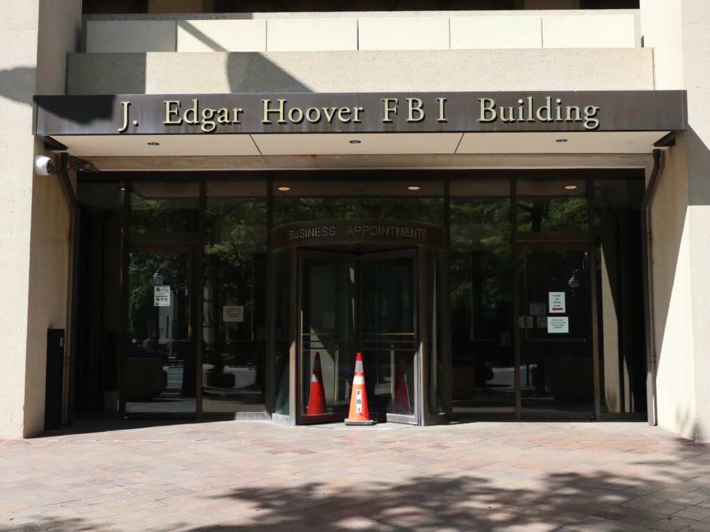 FBI Fortress SHUT DOWN – Trump Team Strikes | Times of America